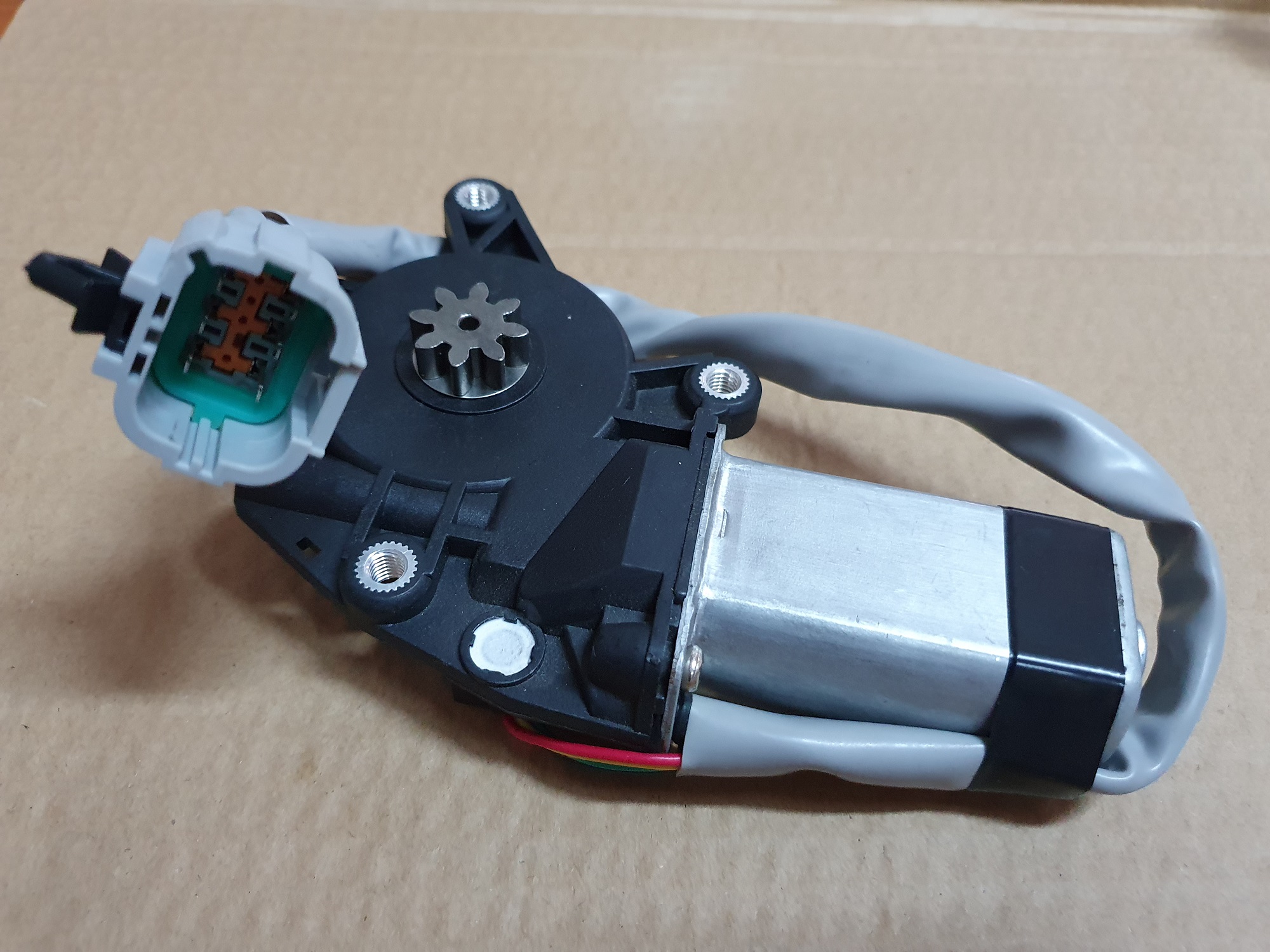 NISSAN URVAN E25 POWER WINDOW MOTOR RH